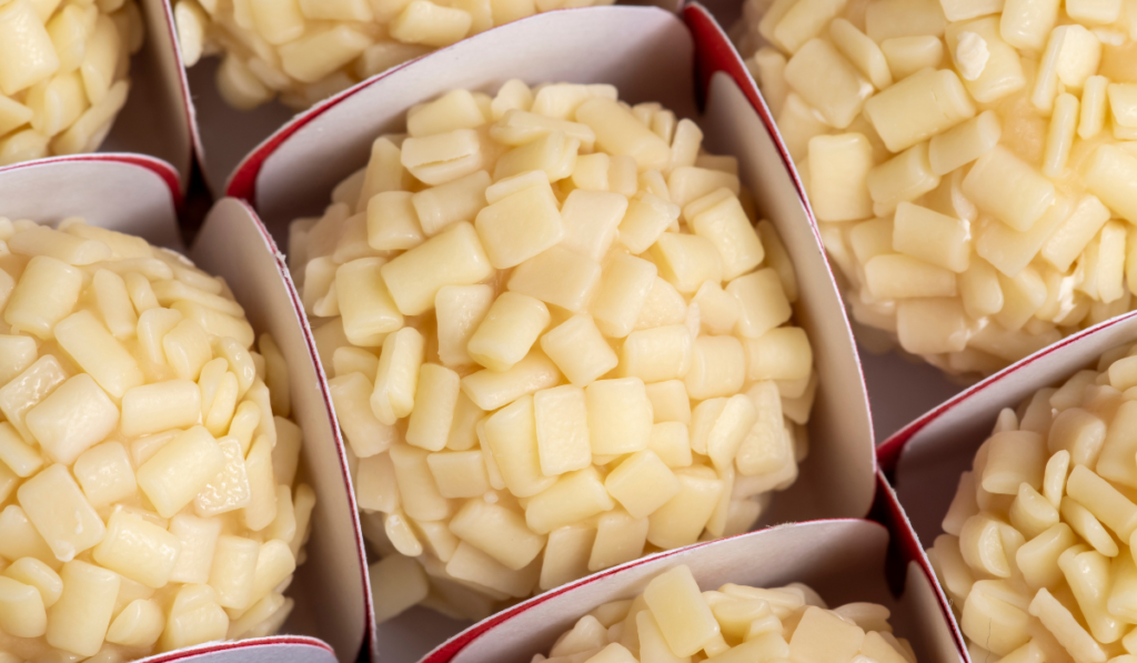 Pão doce de padaria fofinho com cobertura de creme caseiro