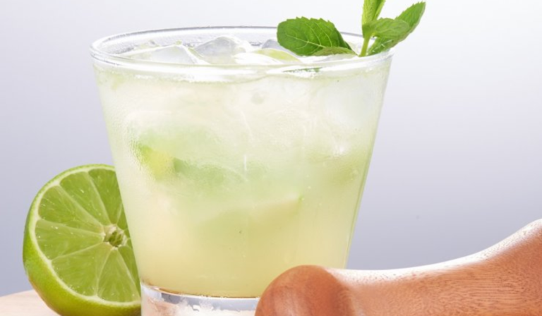 Caipirinha de hortelã - Receitas Maravilhosa