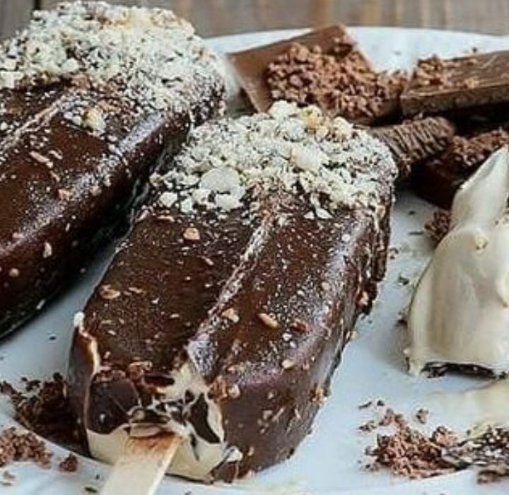 PICOLÉ DE LEITE EM PÓ COM CHOCOLATE